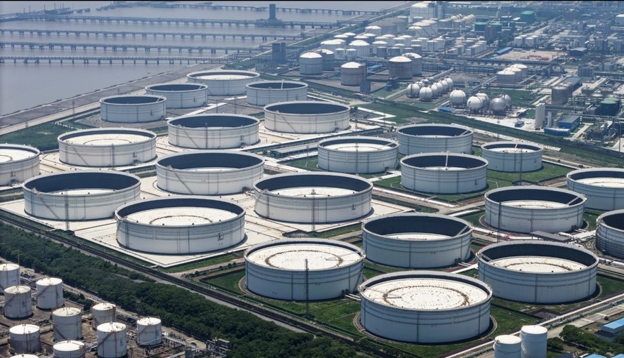 China já negocia ampliar a compra de petróleo do Irã após EUA terem ...