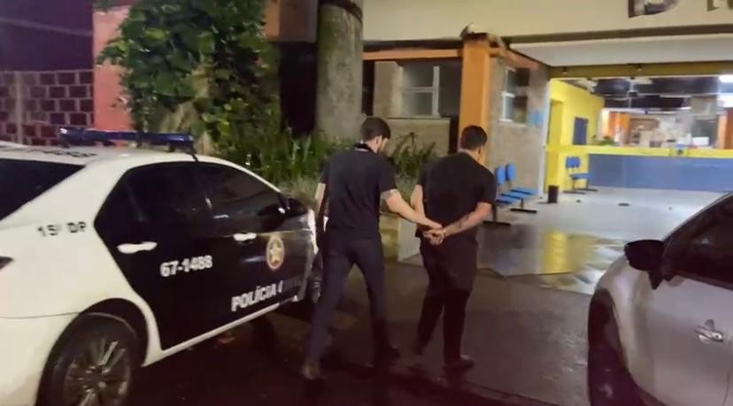 Polícia Recupera Carro Roubado No Jardim Botânico Por Quadrilha