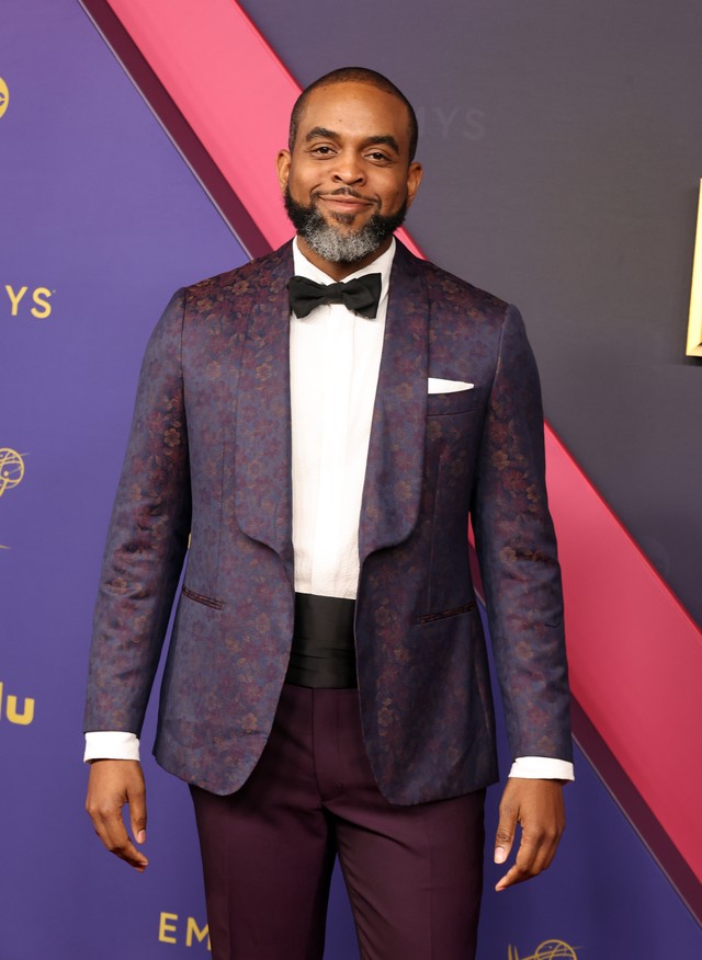 Emmy: celebridades cruzam o tapete da premiação na noite deste domingo