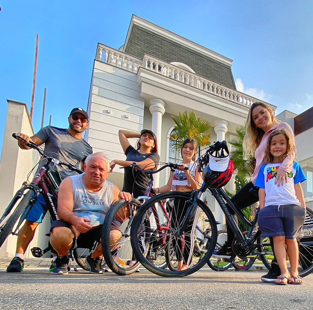 Castelo de princesa e estúdio com 'violões tatuados': conheça a mansão ...
