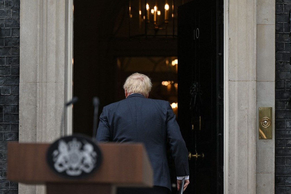 Boris Johnson renuncia à liderança do Partido Conservador e deixará ...