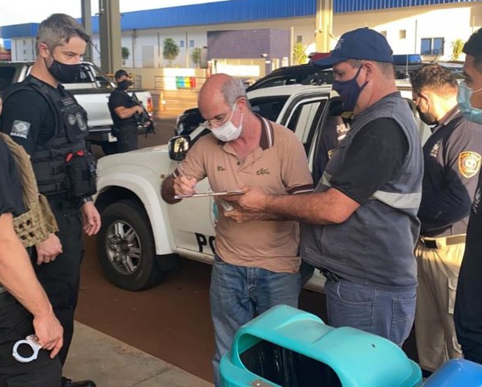 Pai e filho brasileiros são presos nos EUA por esquema de tráfico de ...