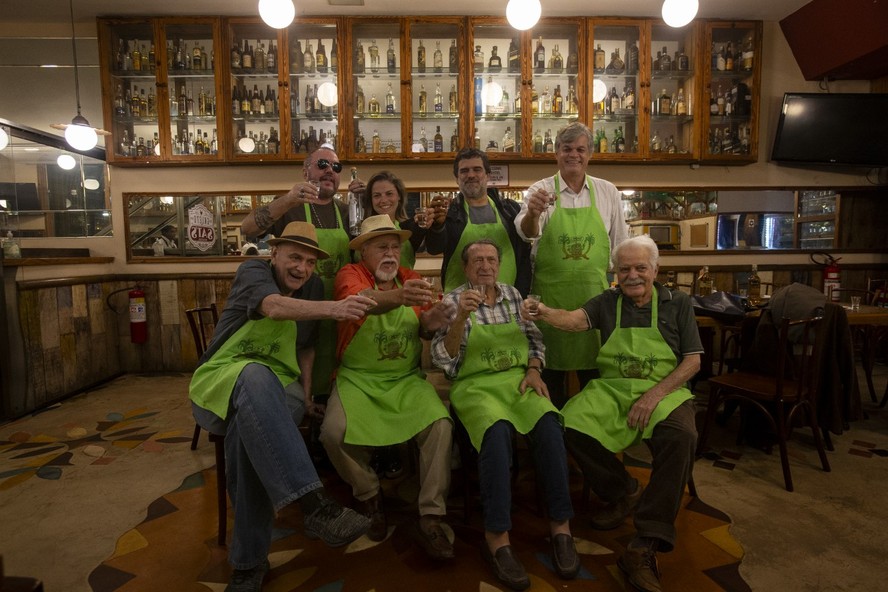 Academia Brasileira da Cachaça: entidade busca bons de copo dispostos a ...