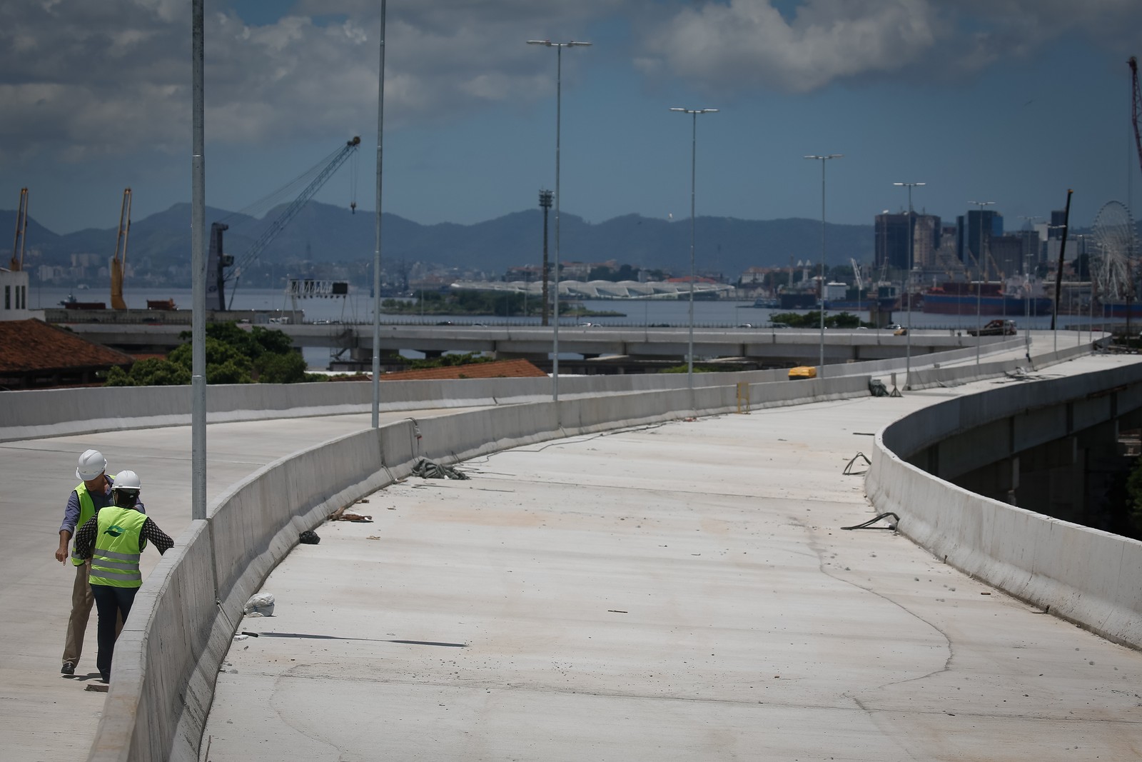 Ponte Rio-Niterói completa 49 anos; veja imagens marcantes