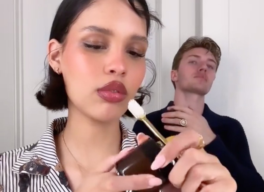 Casal viraliza ao fazer pasta de dente e protetor solar em casa ...