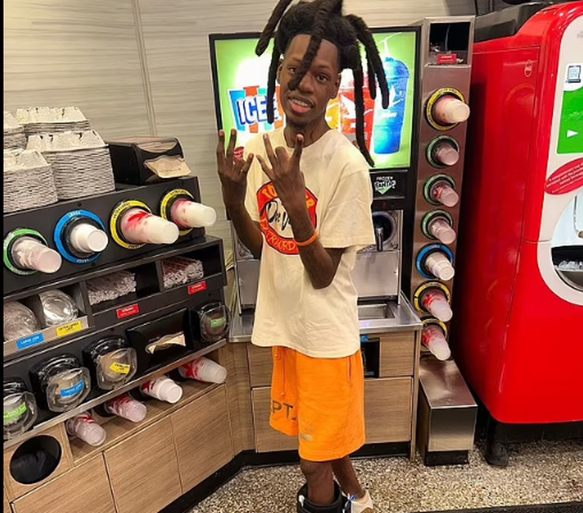 Rapper americano Julio Foolio é morto a tiros depois de comemorar ...