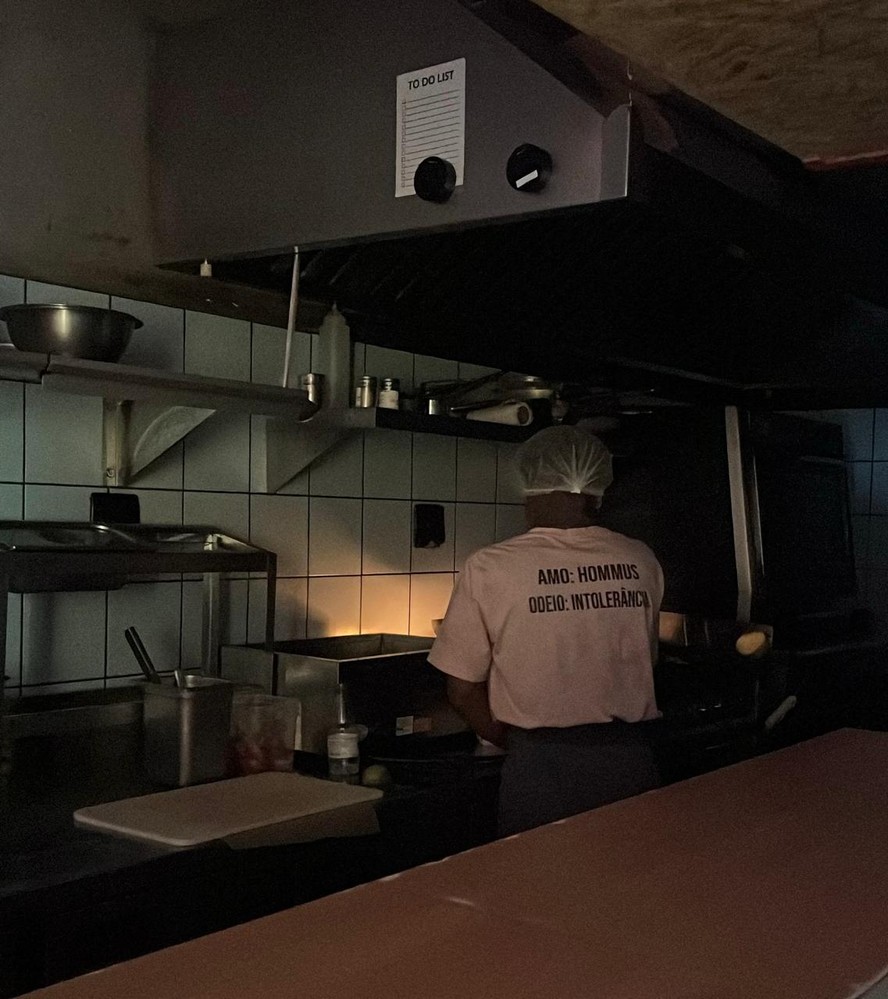 Sem luz há mais de 24h, restaurantes fecham as portas, cancelam ...