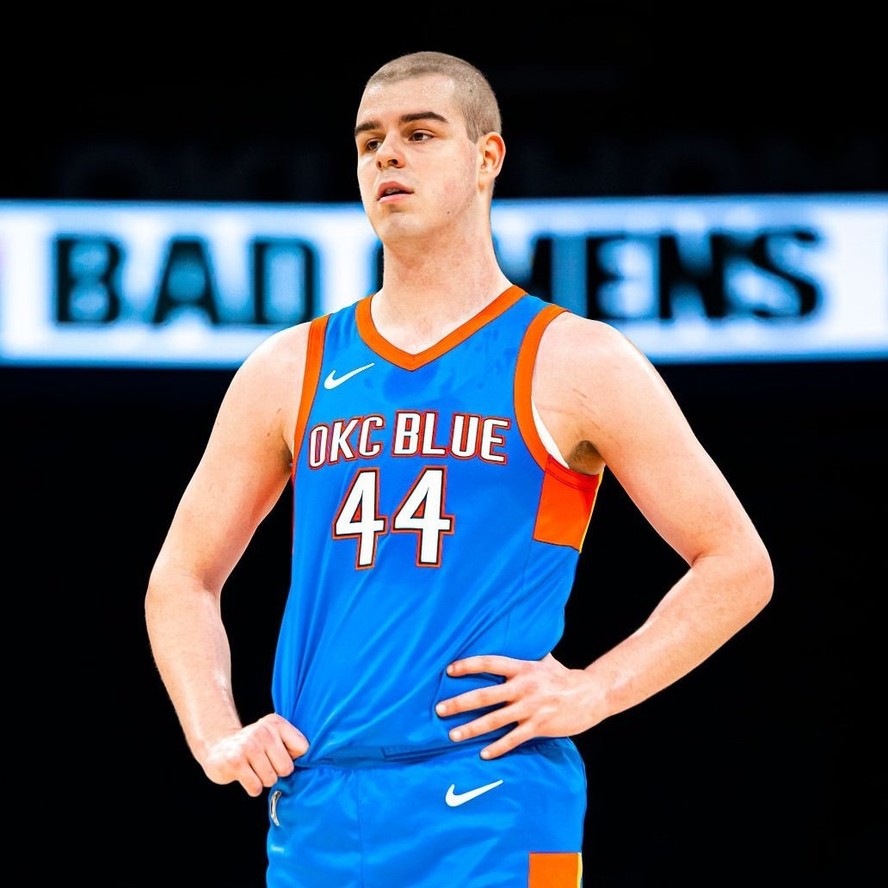 Após câncer e lesão, Nikola Topić estreia na NBA pelo Thunder