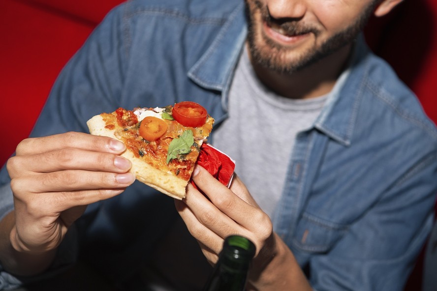 Bêbado de pizza? Rara 'síndrome da autofermentação' transforma ...