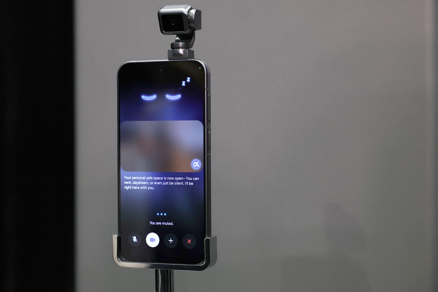 Robot Phone: empresa chinesa apresenta celular com câmera robótica em ...