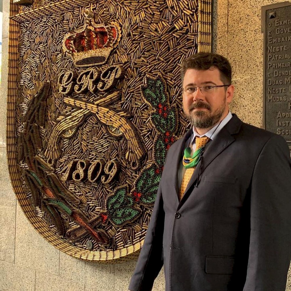 Palanque armado: de 50 autores de projetos a favor de CACs no país, 38 ...