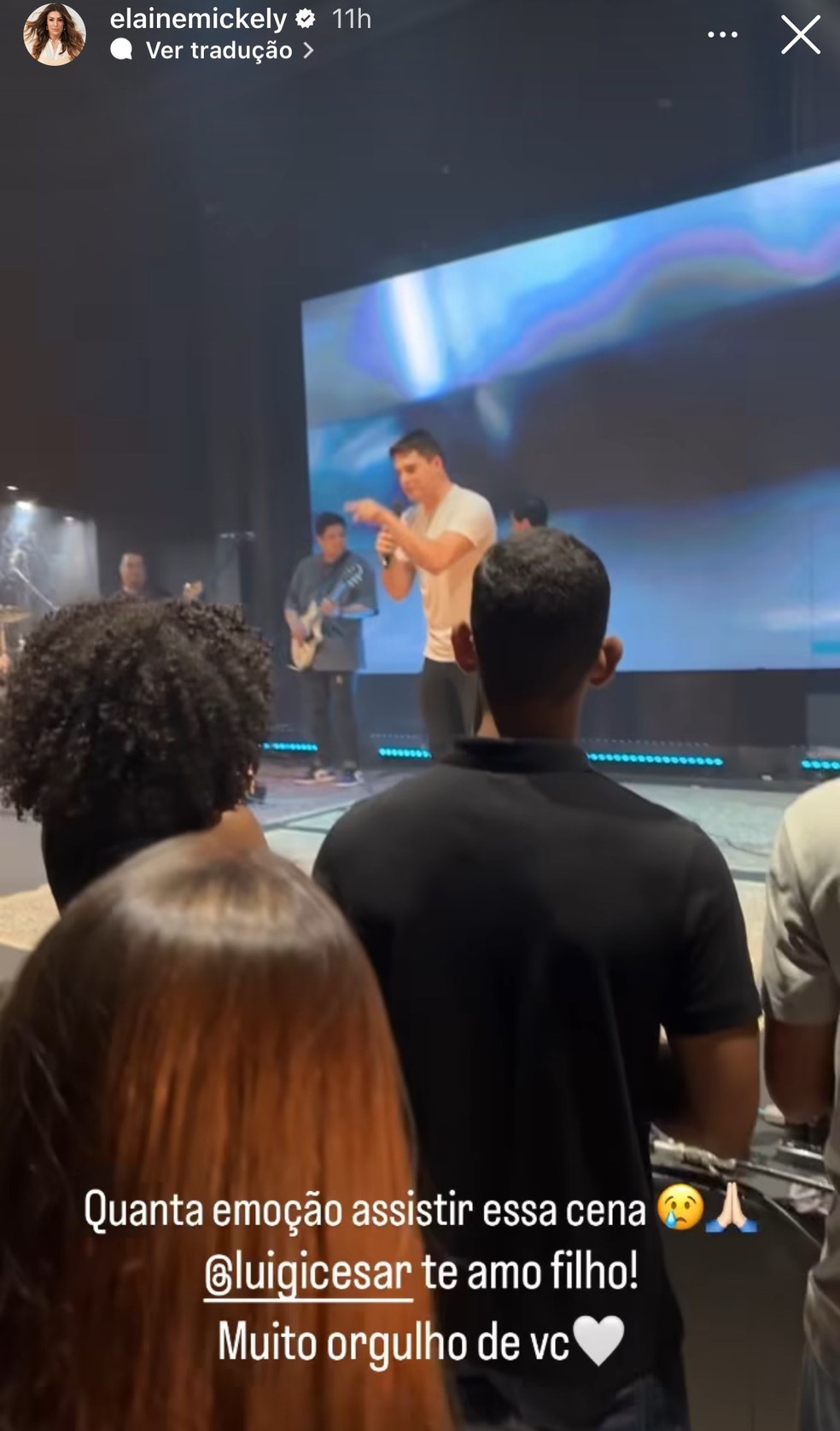Luigi, filho de Elaine Mickely e Cesar Filho, lidera culto para jovens ...
