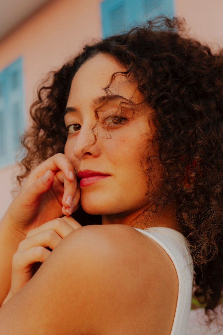 A cantora Alulu faz show, hoje, na Casa Eva Klabin, na Lagoa