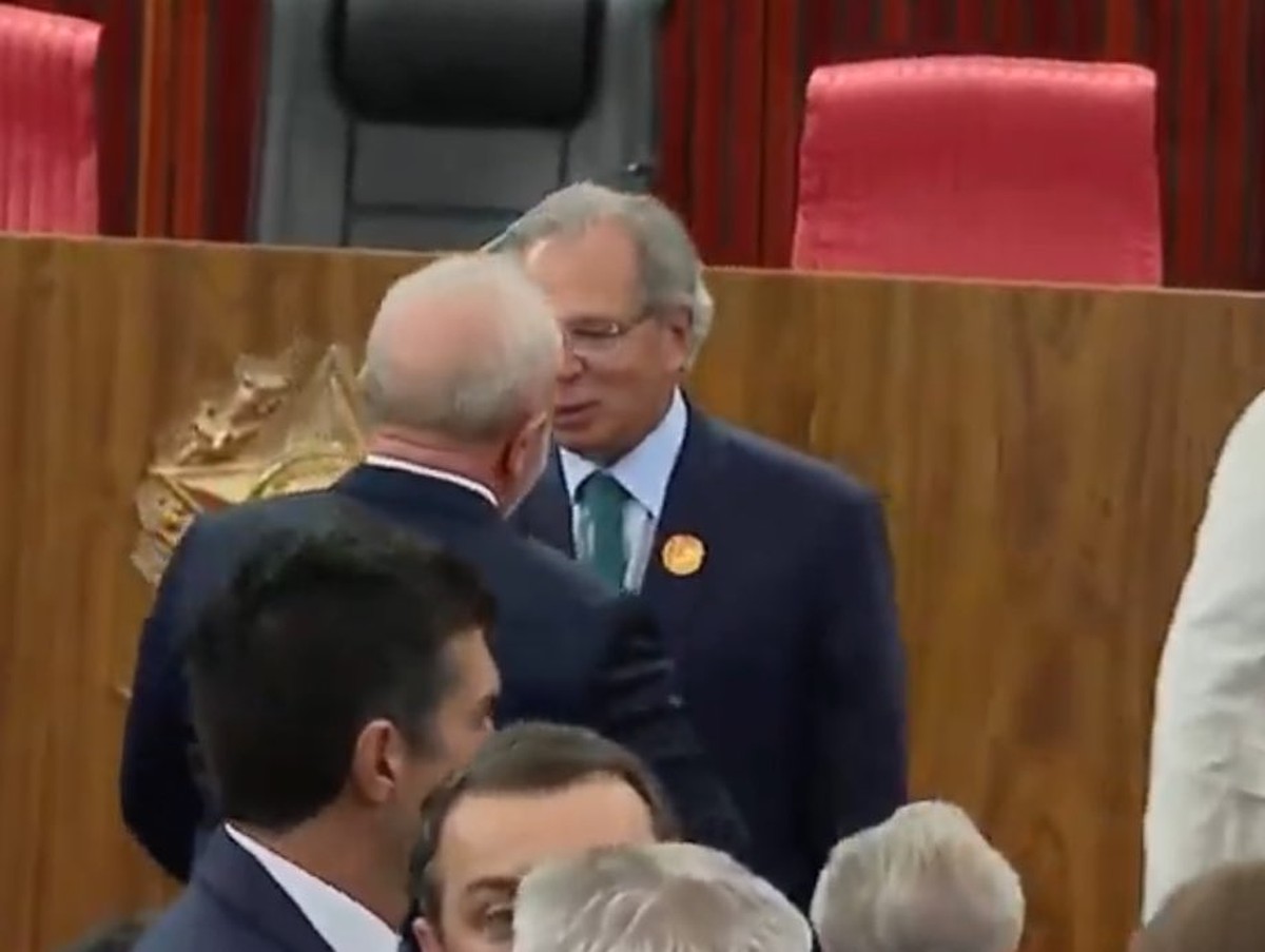 Após críticas, Guedes explica por que cumprimentou Lula e Dilma em ...
