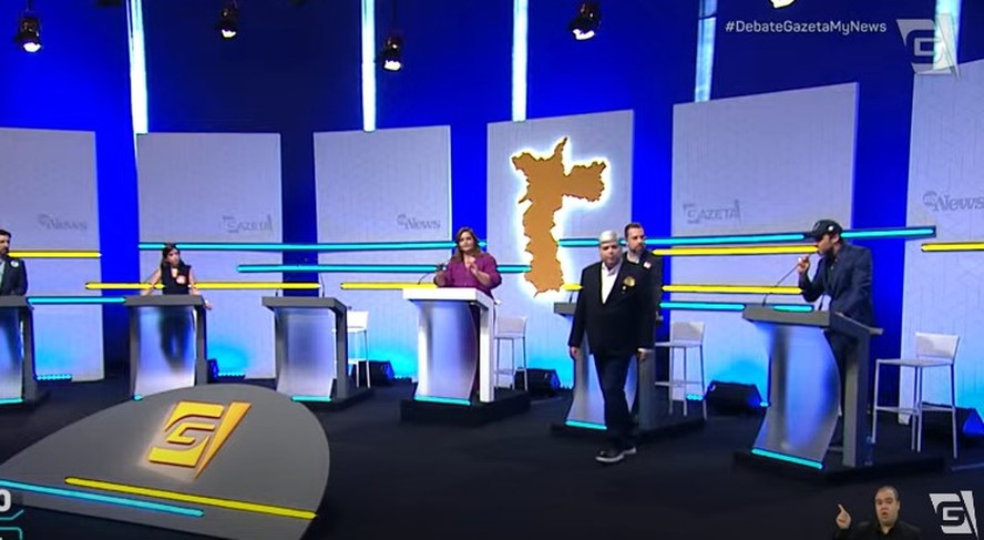 Datena quebra regra de debate e avança para o púlpito de Marçal durante ...