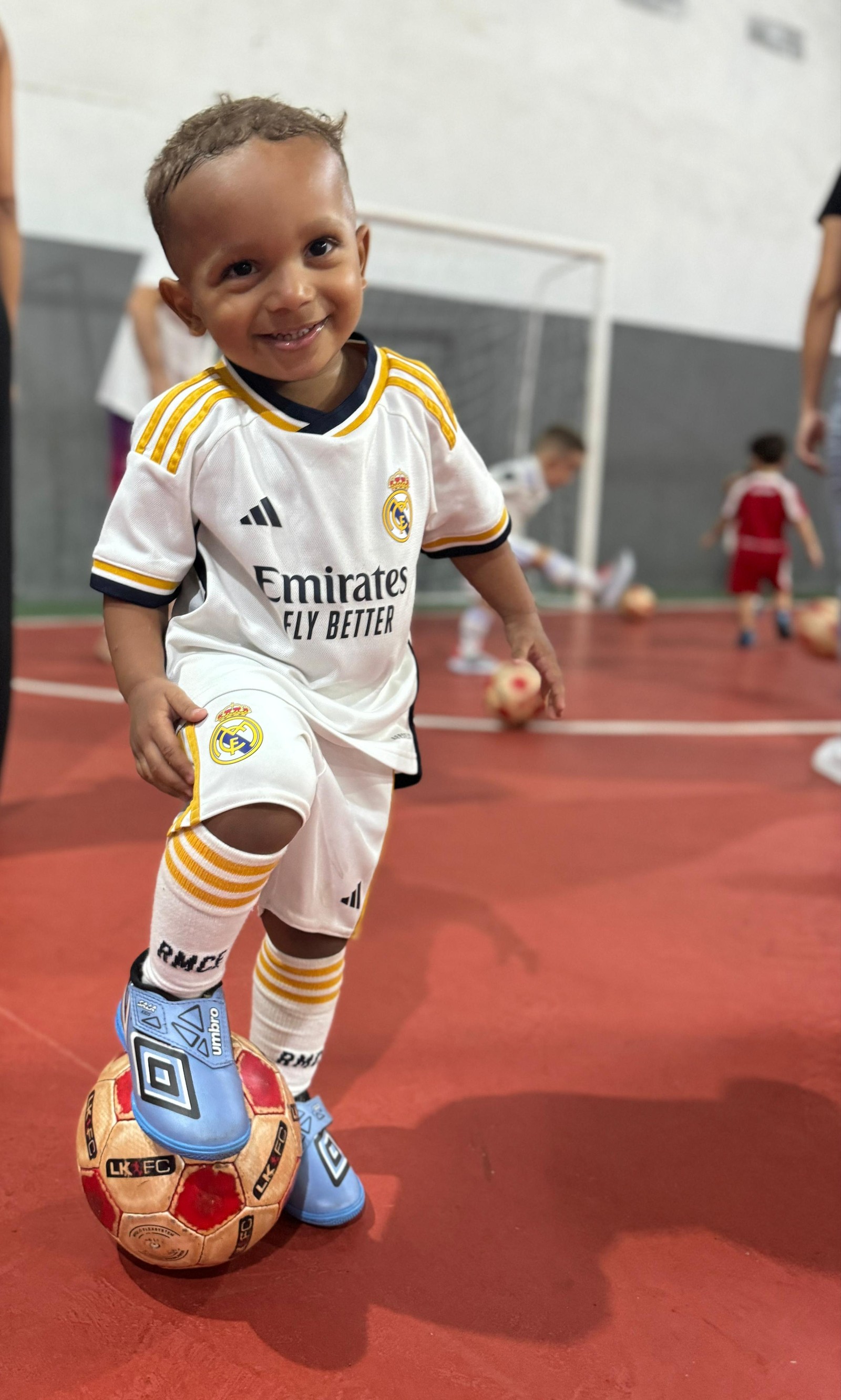Aos 2 anos, filhos gêmeos de Rodrygo já treinam futebol: 'É instinto ...