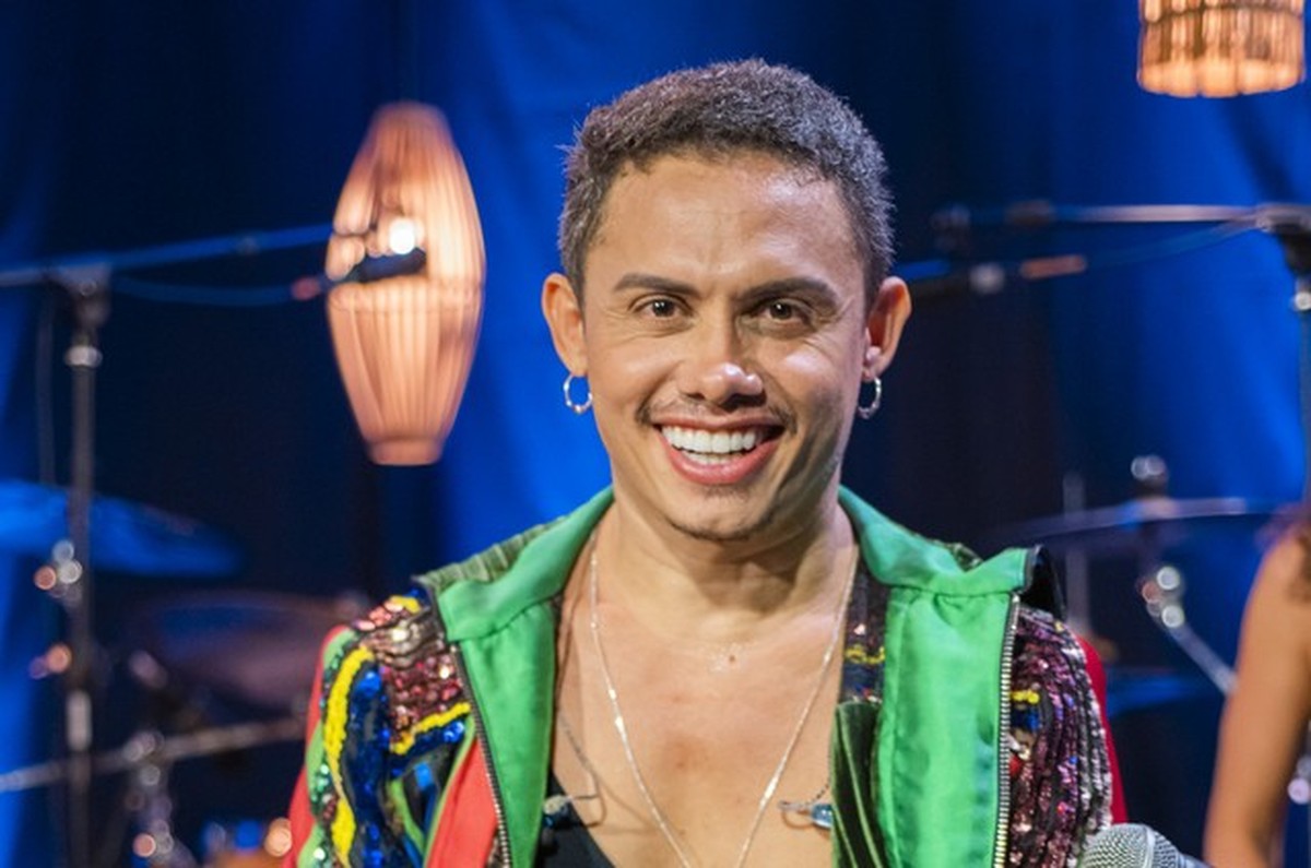 Série sobre Clodovil protagonizada por Silvero Pereira é adiada