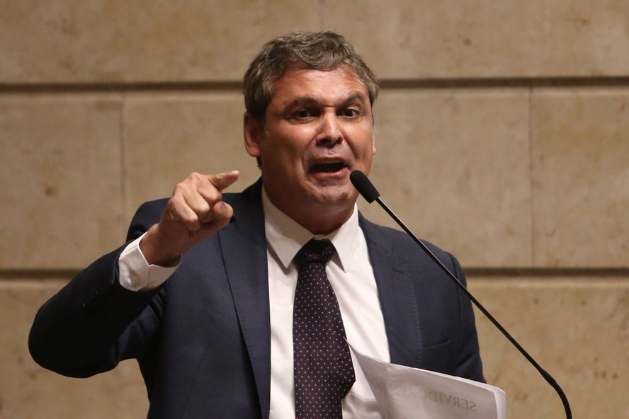 Lindbergh Farias responde a Haddad