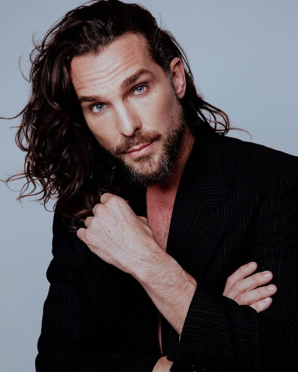 Novo visual de Igor Rickli: ator adota técnica capilar para dar volume ...