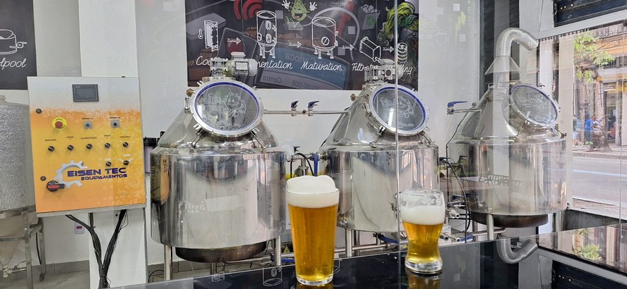 Primeira cervejaria da Rua da Carioca começa a produzir sua própria bebida