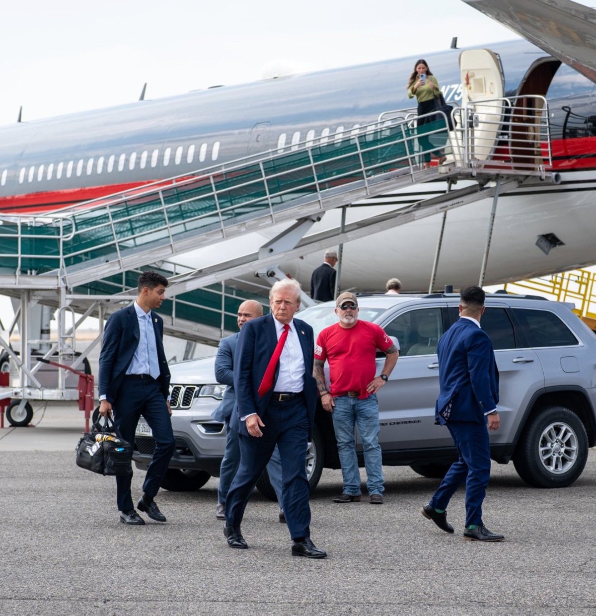 Avião de Trump tem problema mecânico e faz pouso forçado em cidade ...