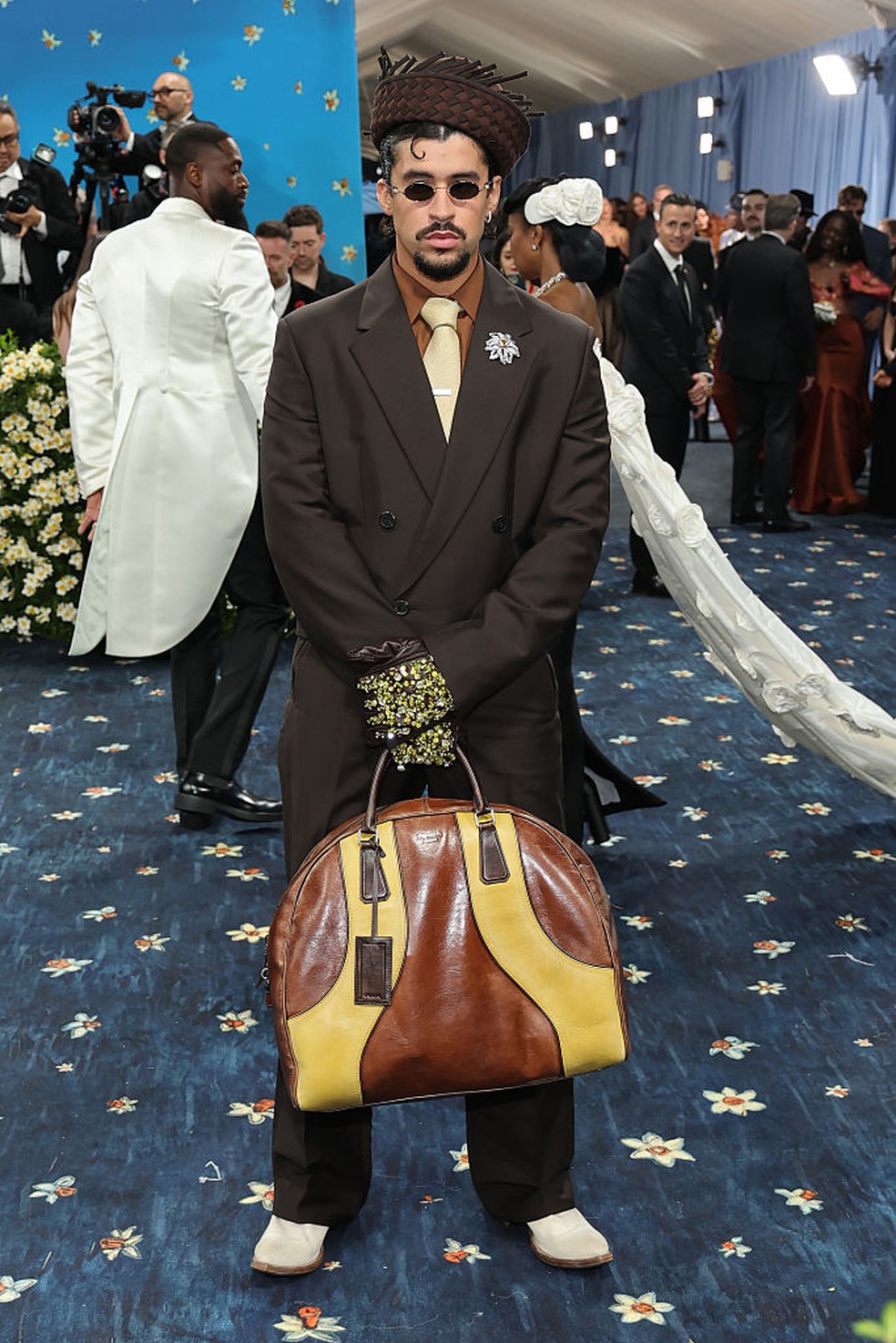 MET Gala 2025: Bad Bunny erra dress code com 'chapéu de festa junina' e ...