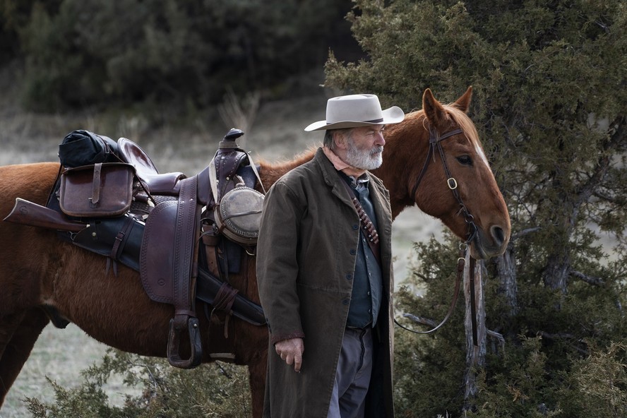 Marcado por morte de diretora de fotografia, filme 'Rust', com Alec ...