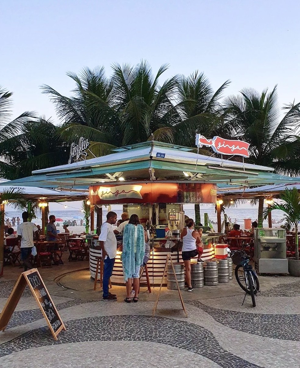 Saiba quanto custa passar réveillon 2024 em um quiosque na Praia de ...