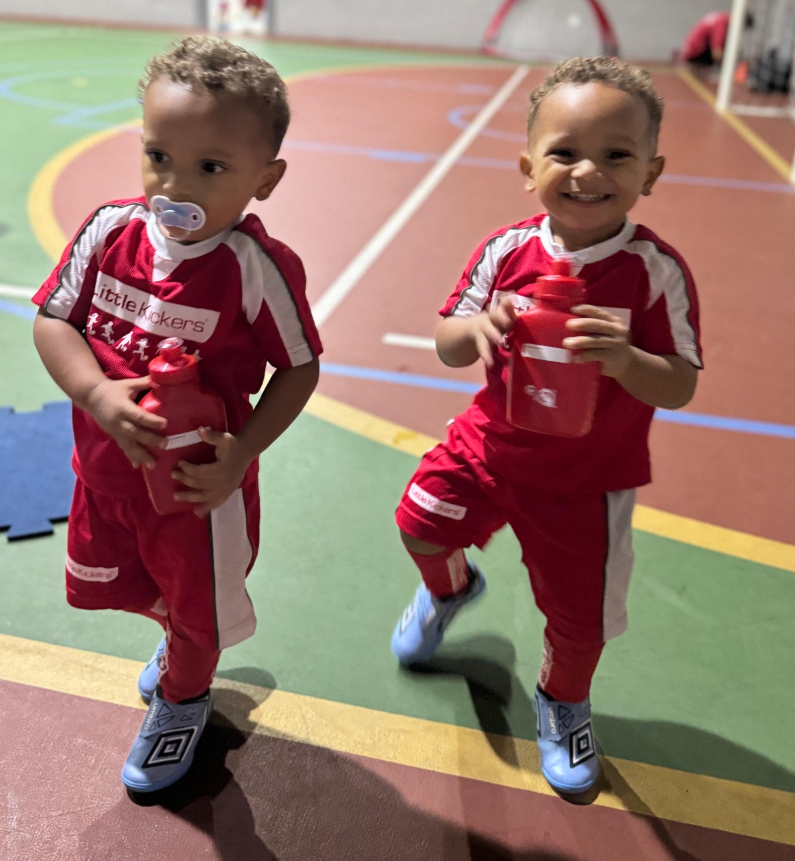 Aos 2 anos, filhos gêmeos de Rodrygo já treinam futebol: 'É instinto ...