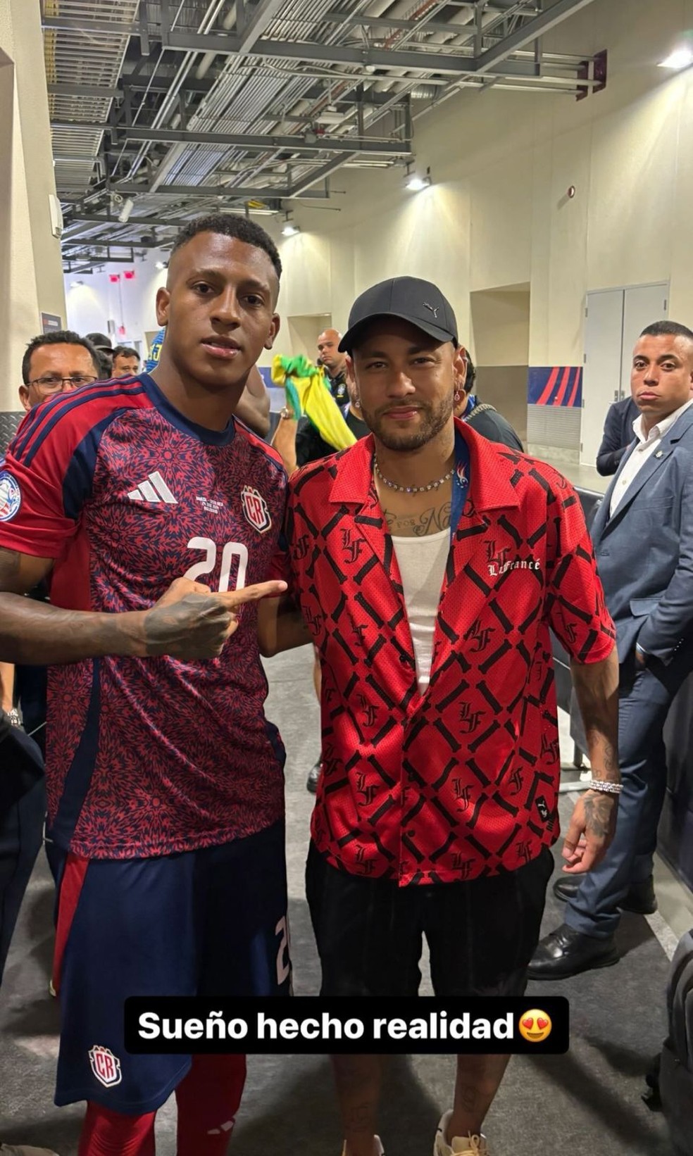 Jogadores da Costa Rica tietam Neymar e tiram fotos após empate com a ...