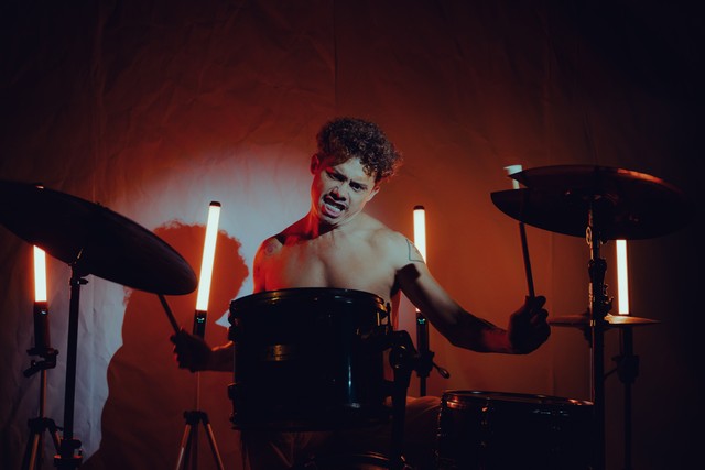 Silvero Pereira traz à tona estupro sofrido na infância em monólogo e ...