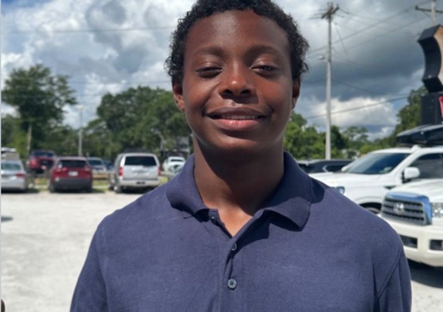 Adolescente negro com autismo é morto por policial nos EUA