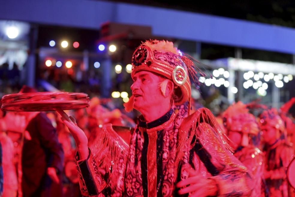 Carnaval 2024: onde assistir aos compactos dos desfiles das escolas de samba do primeiro dia do ...