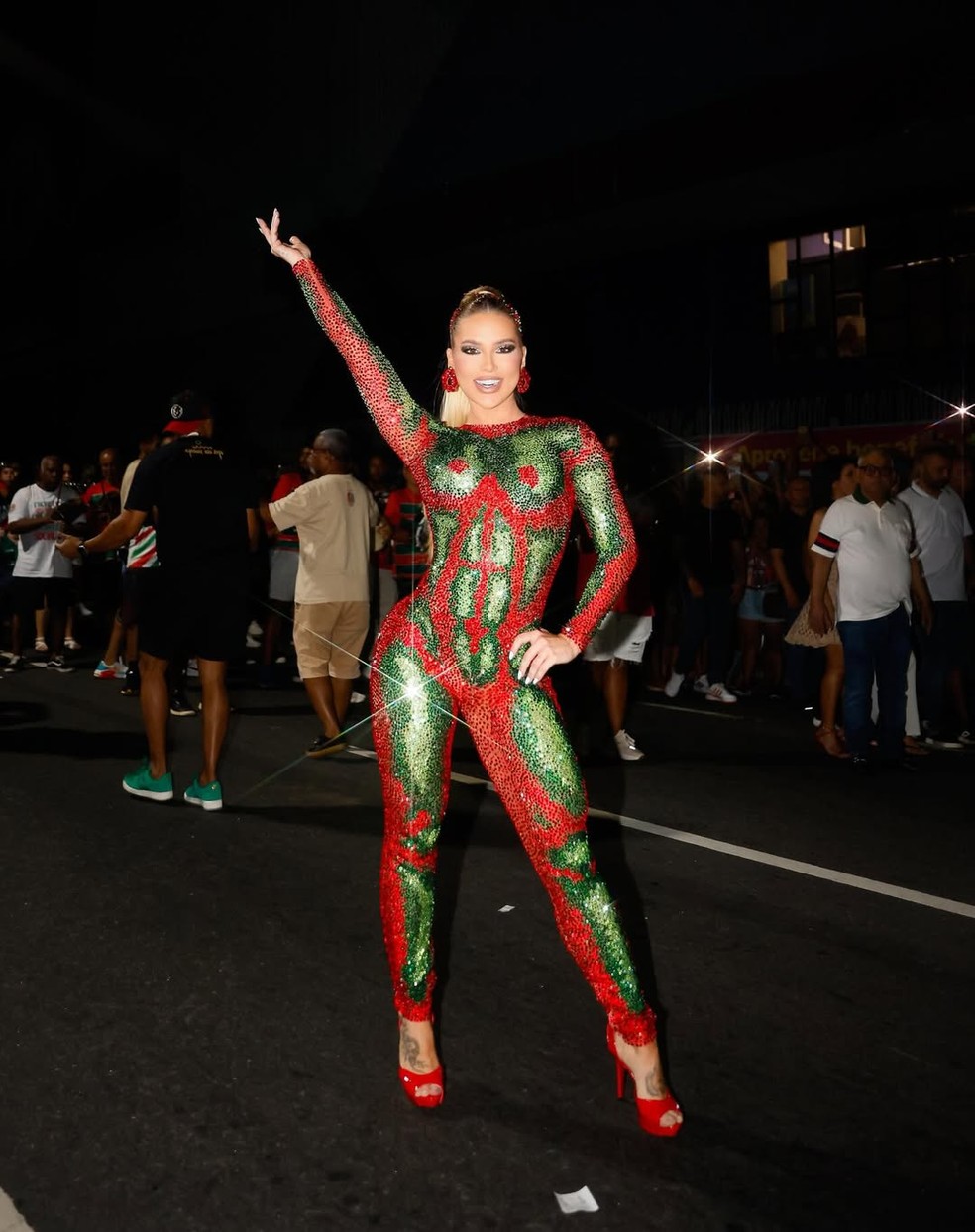 Macacão de pedraria e efeito segunda pele: look de Virgínia em ensaio ...