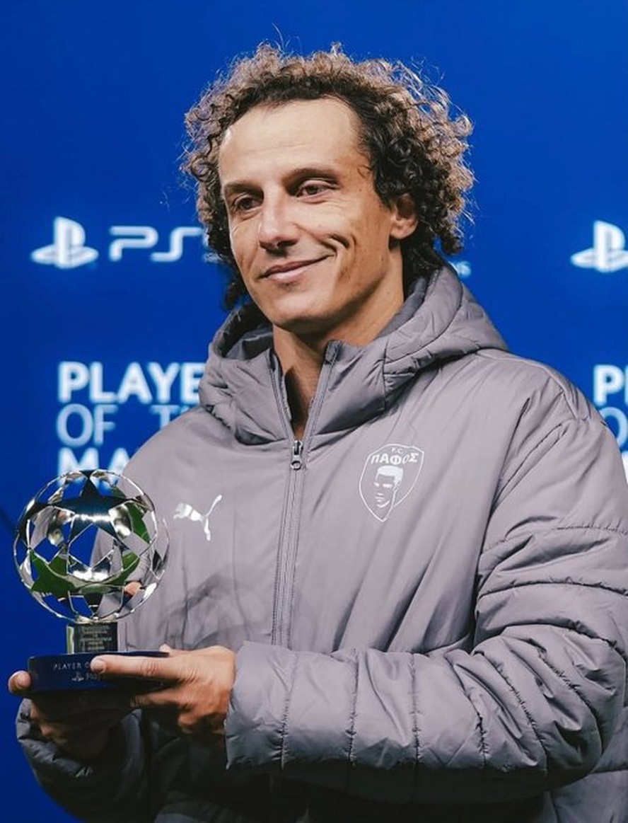 David Luiz brilha pelo Pafos e é eleito o melhor em campo após empate ...