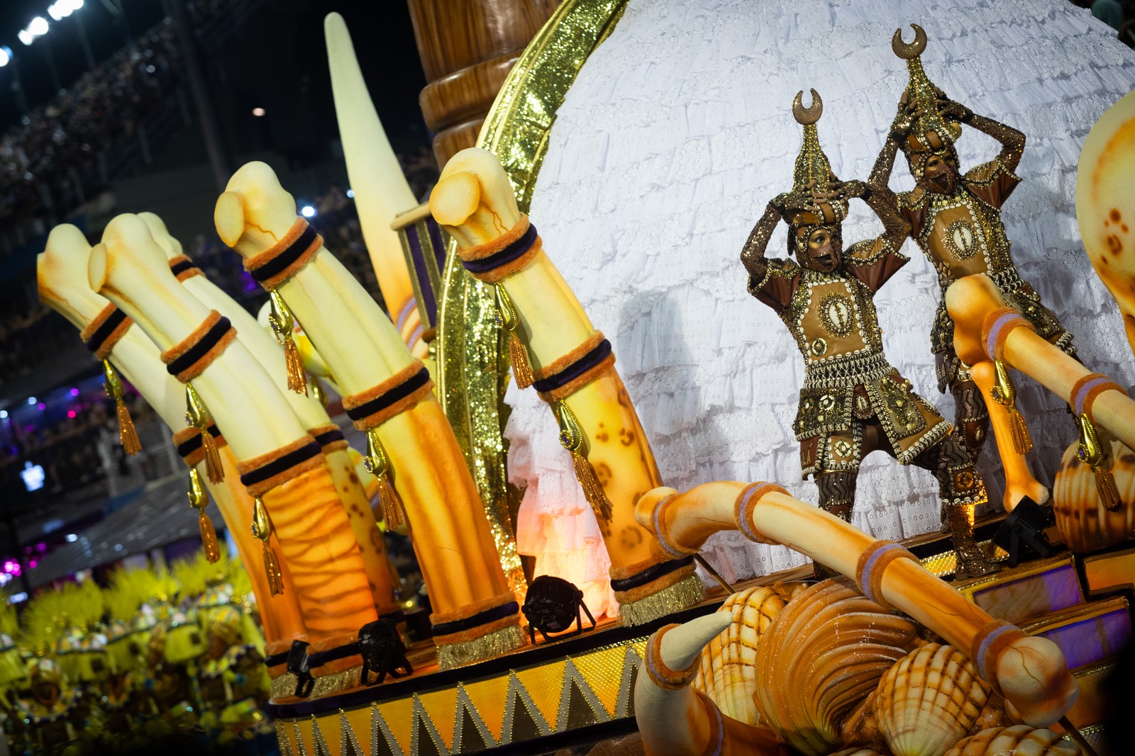 Gaviões 'afro', samba-indígena e bateria de 'Miltons Cunhas': veja como ...