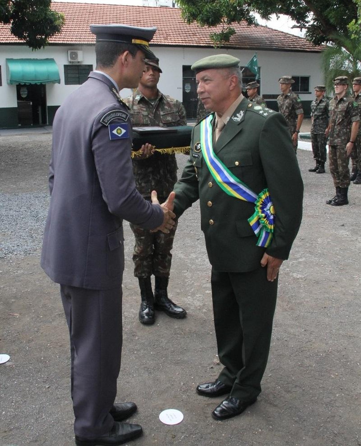 Por que generais apostam em Arruda para o comando do Exército