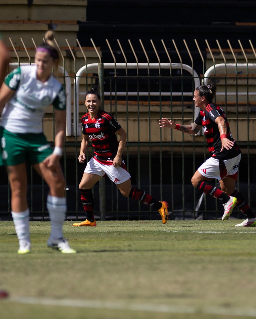 Em Flamengo e Palmeiras, gol de falta de Jucinara é exaltado: 'ensine ...