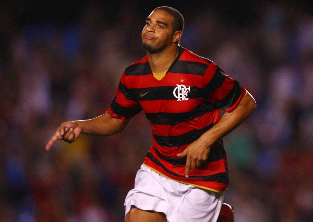 Adriano oficializa aposentadoria com última partida no Maracanã entre ...