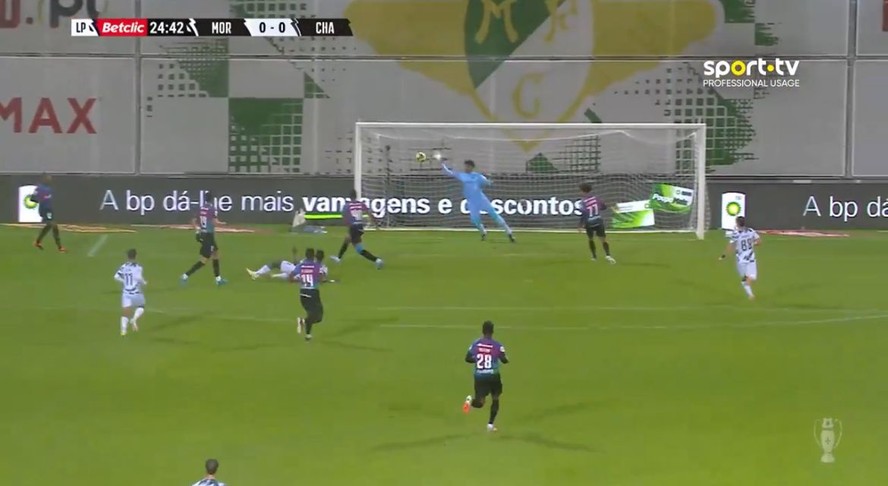 Ex-Flamengo, Hugo Souza faz defesa incrível em partida do Campeonato ...
