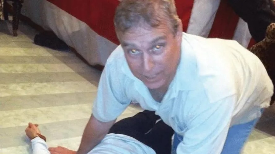 E-mails indicam que príncipe Andrew pode ter compartilhado informações ...