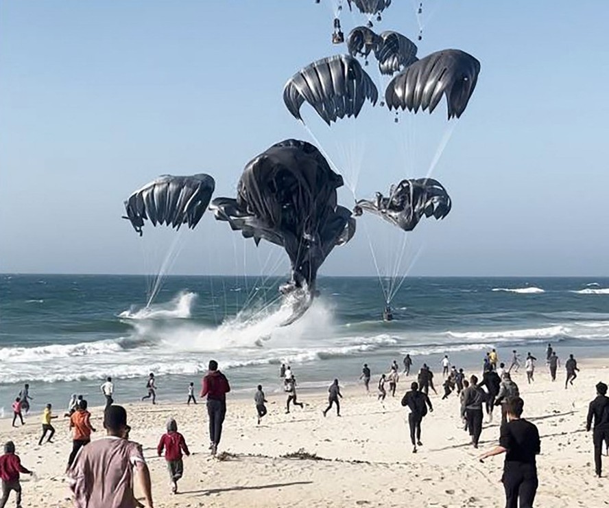 Entenda os limites e as dificuldades de lançar pelo ar suprimentos para ...