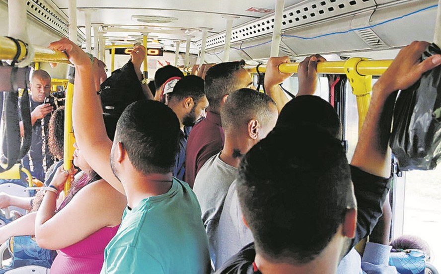 Trajeto de ônibus mais longo do Rio ilustra tempo desperdiçado em ...