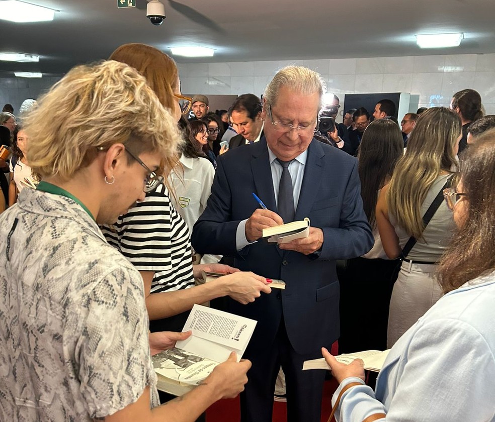 De volta ao Congresso, José Dirceu avalia retorno às urnas: ‘Em 2026 ...