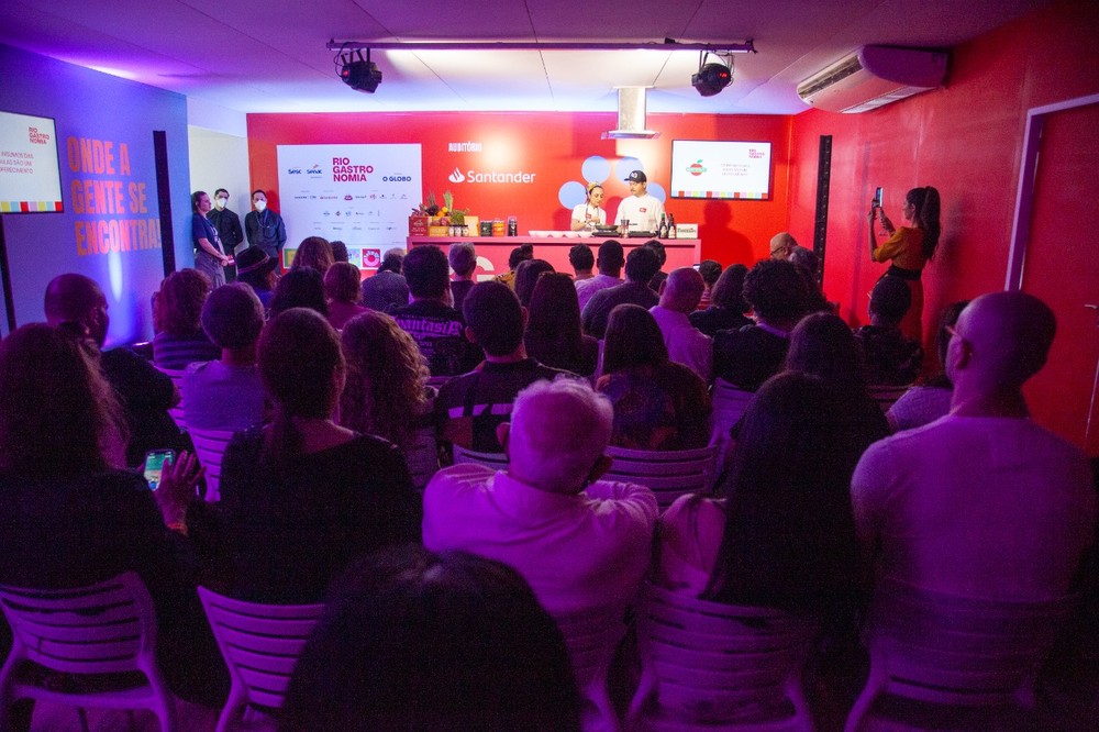 Pat Godinho conta os segredos da culinária indiana no auditório Santander