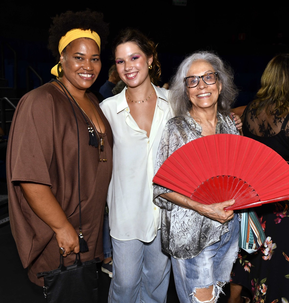 Lilian Valeska e Stella Miranda prestigiam peça de Antonia Périssé ...