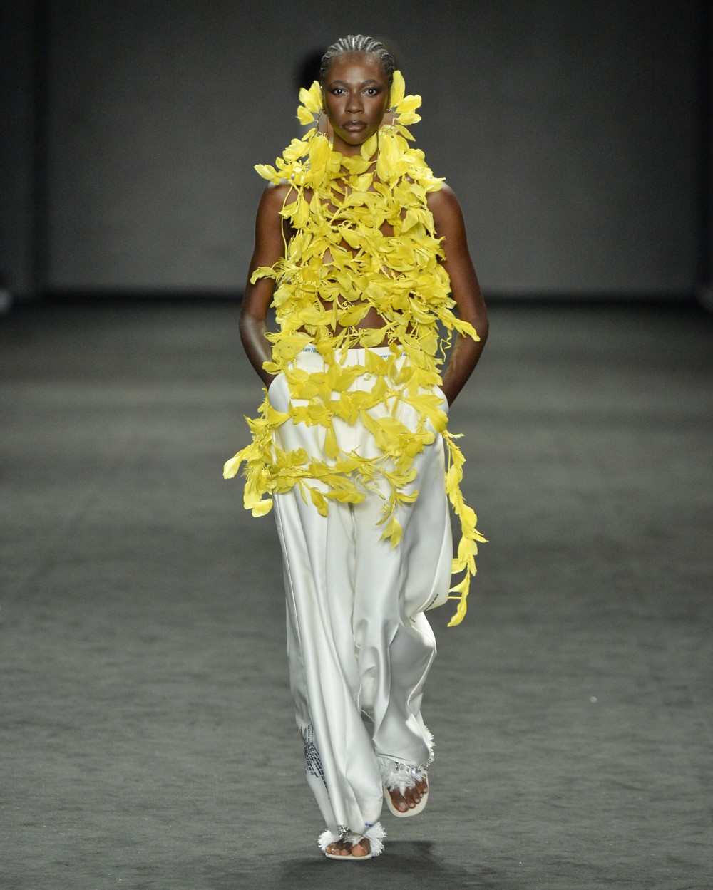 Apartamento 03 revisita Macabéa, personagem de Clarice Lispector em desfile