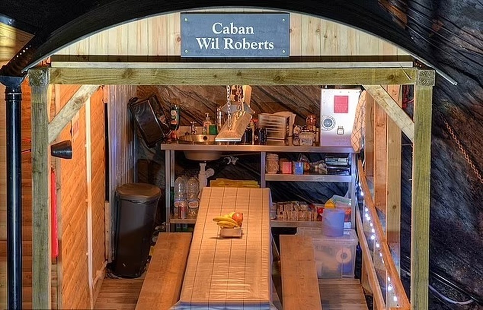 Veja como é o hotel mais profundo do mundo, que fica numa mina ...