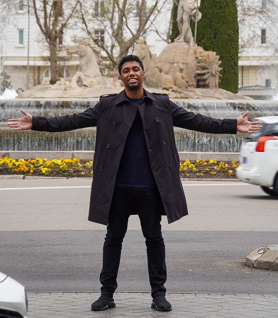 Jovem milionário de São Gonçalo quer criar escola de educação financeira