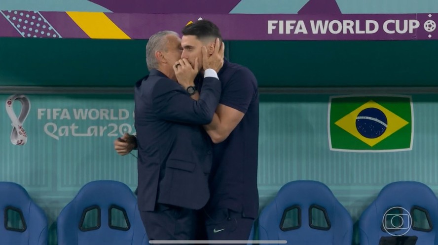 Quem é Matheus Bachi, filho e auxiliar de Tite, que recebeu beijo do ...